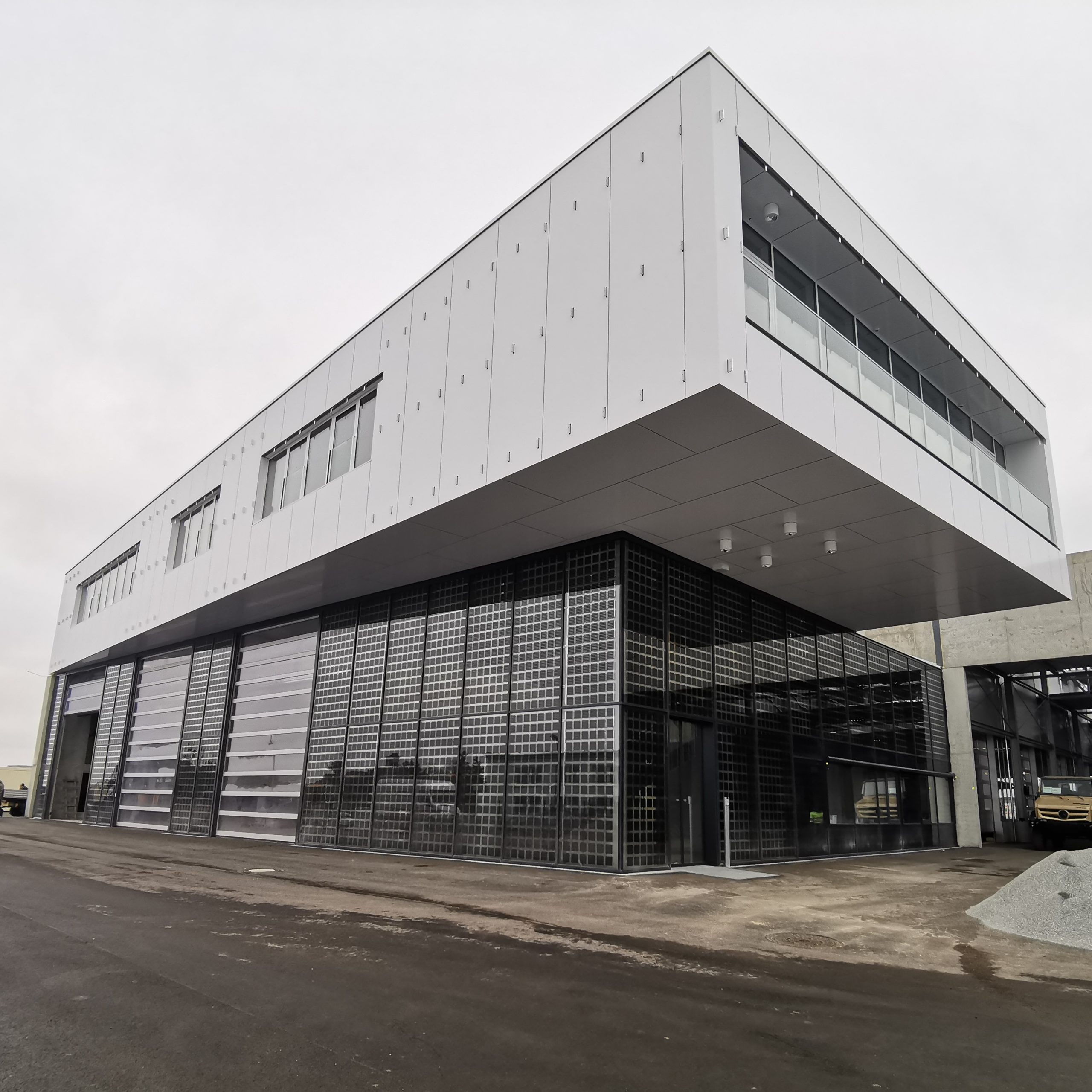 Façades in Germany and Canada