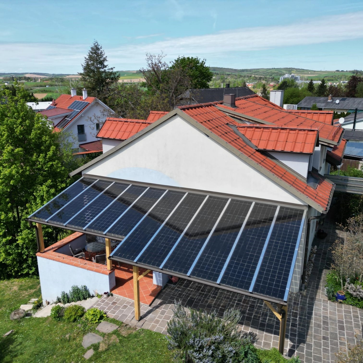 Terrace roof with PV = electricity + sun protection, coloured modules ...
